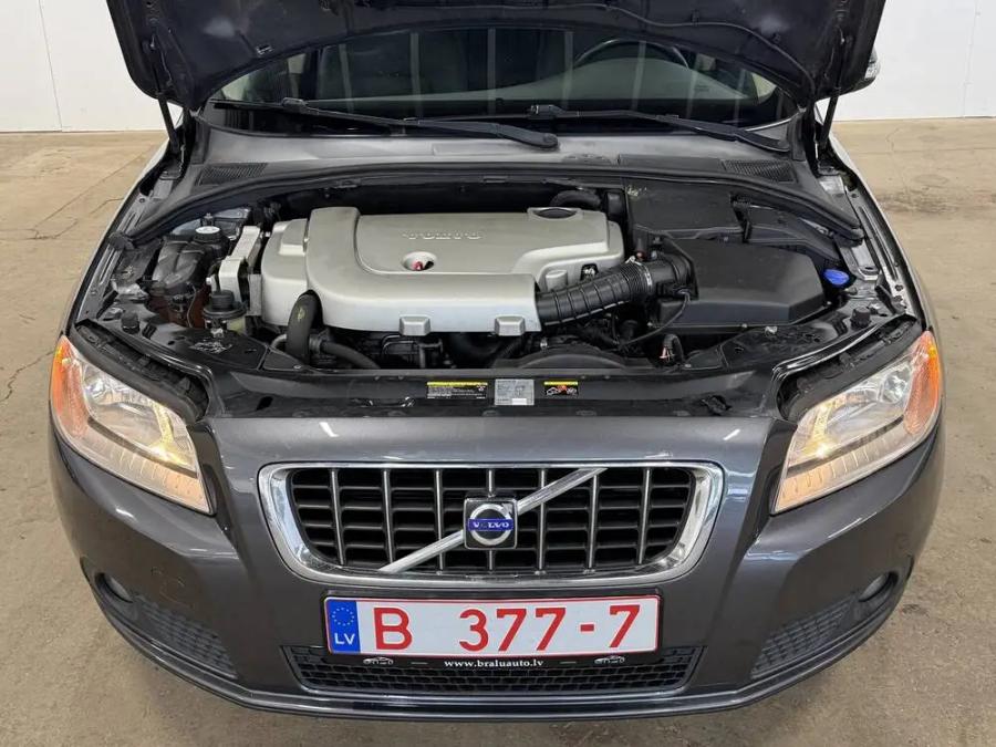 Grey Volvo V70 2007 in Jurmala, with an engine capacity of 2.40 L and mileage of 390 thousand km for 4450 €, photo 40 on AUTOMOTO.COM.LV
