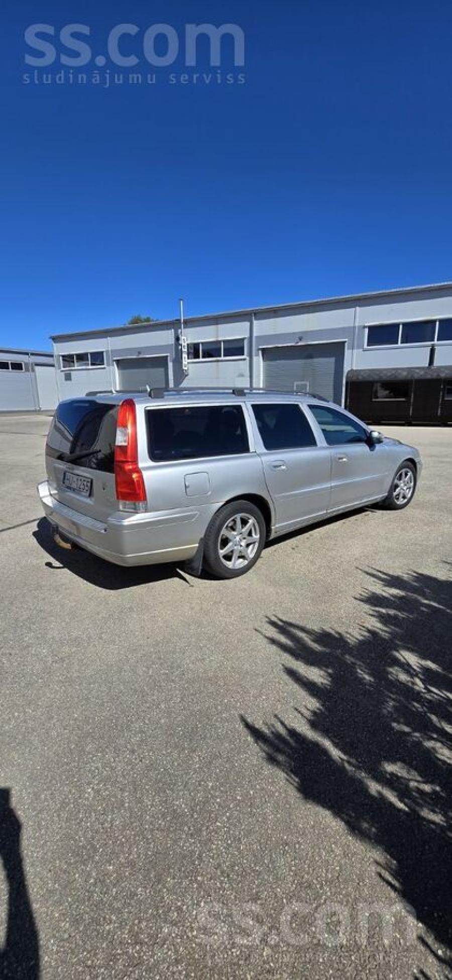 Grey Volvo V70 2007 in Riga, with an engine capacity of 2.40 L and mileage of 440 thousand km for 1600 €, photo 9 on AUTOMOTO.COM.LV