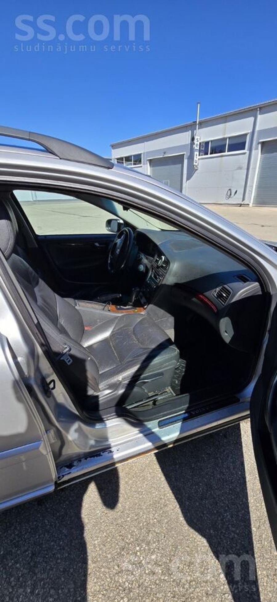 Grey Volvo V70 2007 in Riga, with an engine capacity of 2.40 L and mileage of 440 thousand km for 1600 €, photo 10 on AUTOMOTO.COM.LV