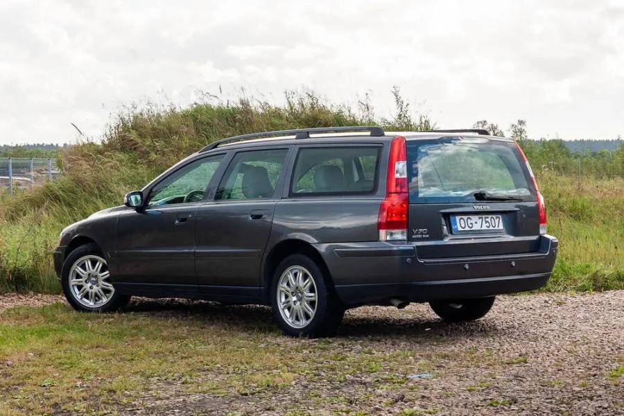 Pelēks Volvo V70 2007 Rīga, ar dzinēja tilpumu 2.40 L un nobraukumu 324 tūkst. km par 3495 €, foto 3 vietnē AUTOMOTO.COM.LV