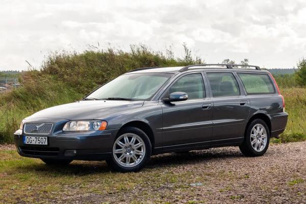Grey Volvo V70 2007 in Riga, with an engine capacity of 2.40 L and mileage of 324 thousand km for 3495 €, photo 3 on AUTOMOTO.COM.LV