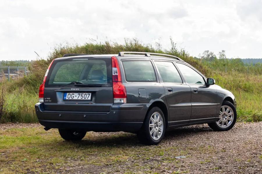 Pelēks Volvo V70 2007 Rīga, ar dzinēja tilpumu 2.40 L un nobraukumu 324 tūkst. km par 3495 €, foto 5 vietnē AUTOMOTO.COM.LV