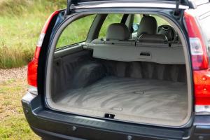 Pelēks Volvo V70 2007 Rīga, ar dzinēja tilpumu 2.40 L un nobraukumu 324 tūkst. km par 3495 €, foto 10 vietnē AUTOMOTO.COM.LV