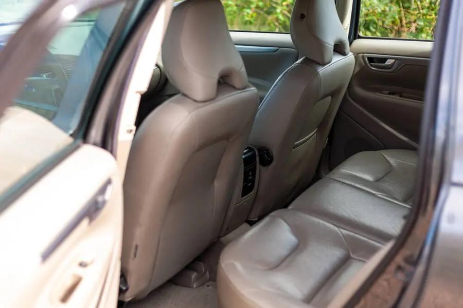 Pelēks Volvo V70 2007 Rīga, ar dzinēja tilpumu 2.40 L un nobraukumu 324 tūkst. km par 3495 €, foto 16 vietnē AUTOMOTO.COM.LV