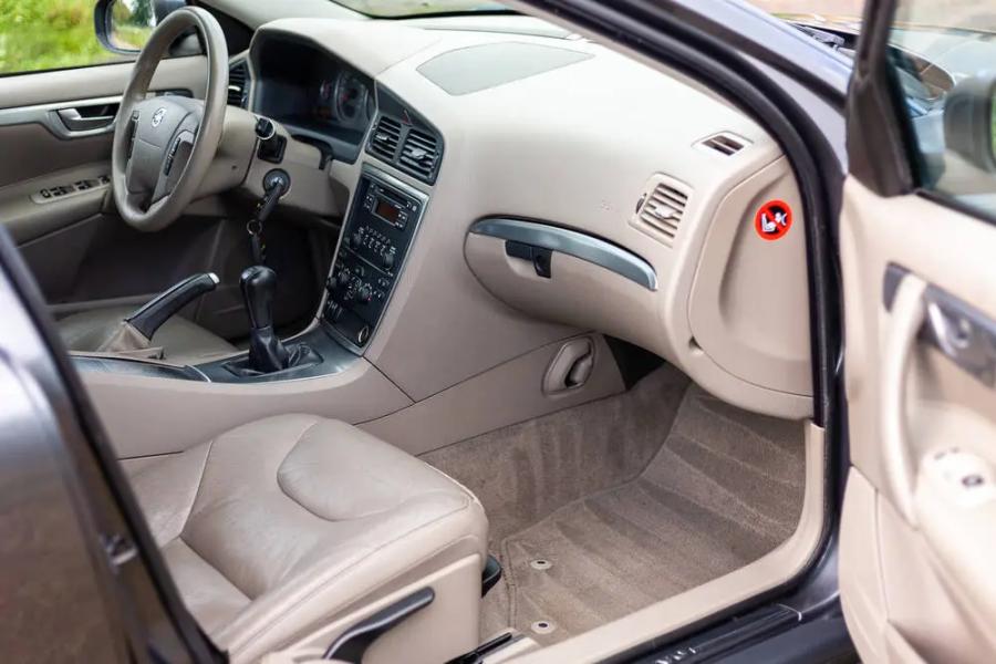 Pelēks Volvo V70 2007 Rīga, ar dzinēja tilpumu 2.40 L un nobraukumu 324 tūkst. km par 3495 €, foto 19 vietnē AUTOMOTO.COM.LV