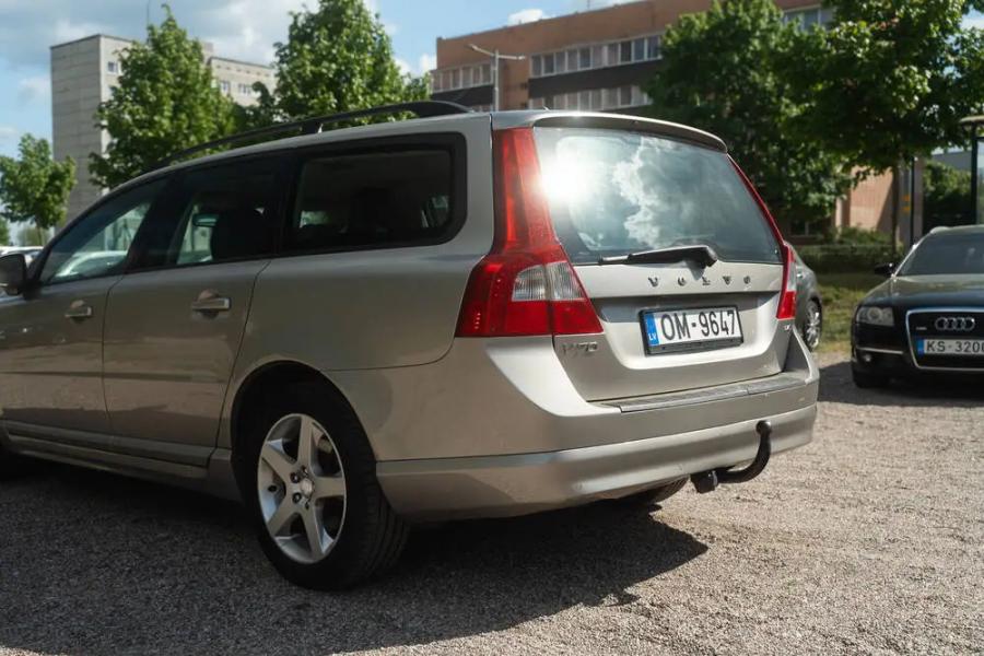 Pelēks Volvo V70 2007 Liepāja, ar dzinēja tilpumu 2.40 L un nobraukumu 378 tūkst. km par 4500 €, foto 11 vietnē AUTOMOTO.COM.LV