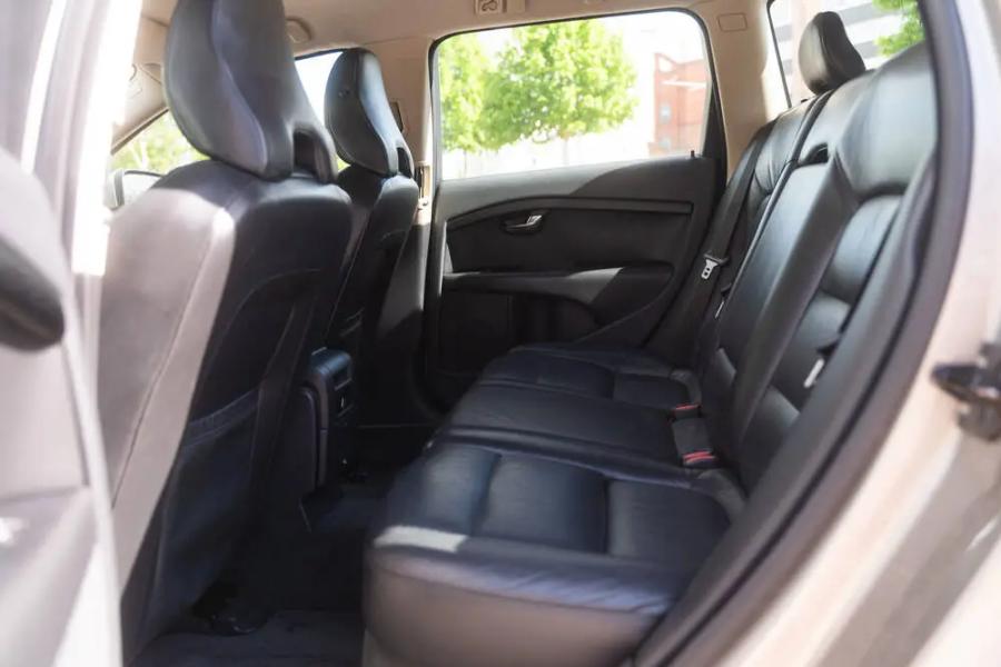 Pelēks Volvo V70 2007 Liepāja, ar dzinēja tilpumu 2.40 L un nobraukumu 378 tūkst. km par 4500 €, foto 19 vietnē AUTOMOTO.COM.LV