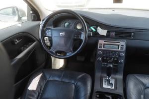 Pelēks Volvo V70 2007 Liepāja, ar dzinēja tilpumu 2.40 L un nobraukumu 378 tūkst. km par 4500 €, foto 21 vietnē AUTOMOTO.COM.LV