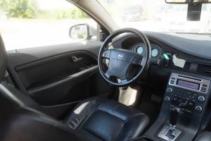 Pelēks Volvo V70 2007 Liepāja, ar dzinēja tilpumu 2.40 L un nobraukumu 378 tūkst. km par 4500 €, foto 24 vietnē AUTOMOTO.COM.LV