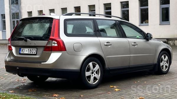 Pelēks Volvo V70 2007 Jelgava, ar dzinēja tilpumu 2.40 L un nobraukumu 273 tūkst. km par 2100 €, foto 3 vietnē AUTOMOTO.COM.LV