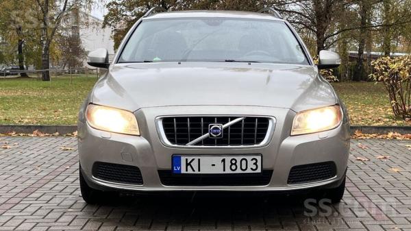 Pelēks Volvo V70 2007 Jelgava, ar dzinēja tilpumu 2.40 L un nobraukumu 273 tūkst. km par 2100 €, foto 5 vietnē AUTOMOTO.COM.LV