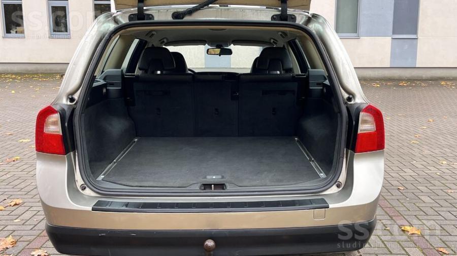 Pelēks Volvo V70 2007 Jelgava, ar dzinēja tilpumu 2.40 L un nobraukumu 273 tūkst. km par 2100 €, foto 8 vietnē AUTOMOTO.COM.LV