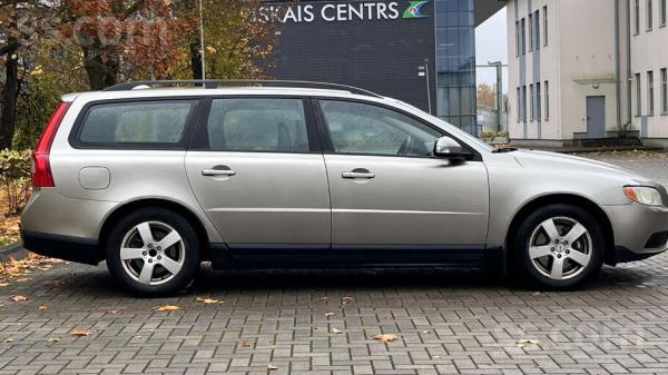 Pelēks Volvo V70 2007 Jelgava, ar dzinēja tilpumu 2.40 L un nobraukumu 273 tūkst. km par 2100 €, foto 9 vietnē AUTOMOTO.COM.LV