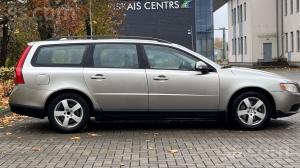 Pelēks Volvo V70 2007 Jelgava, ar dzinēja tilpumu 2.40 L un nobraukumu 273 tūkst. km par 2100 €, foto 10 vietnē AUTOMOTO.COM.LV