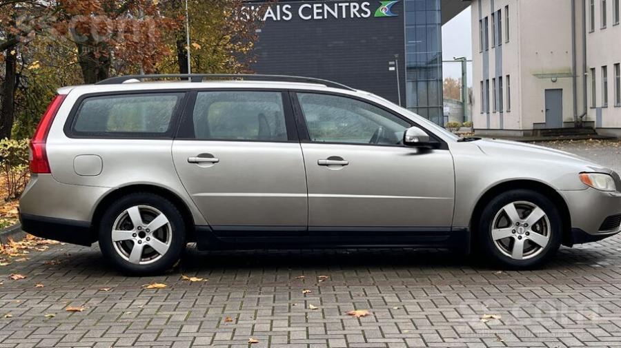 Pelēks Volvo V70 2007 Jelgava, ar dzinēja tilpumu 2.40 L un nobraukumu 273 tūkst. km par 2100 €, foto 10 vietnē AUTOMOTO.COM.LV