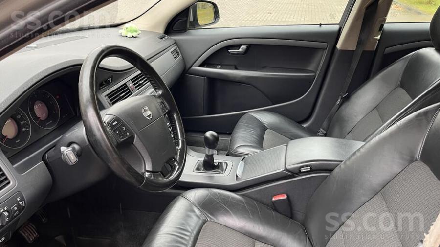 Pelēks Volvo V70 2007 Jelgava, ar dzinēja tilpumu 2.40 L un nobraukumu 273 tūkst. km par 2100 €, foto 12 vietnē AUTOMOTO.COM.LV