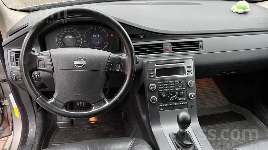 Pelēks Volvo V70 2007 Jelgava, ar dzinēja tilpumu 2.40 L un nobraukumu 273 tūkst. km par 2100 €, foto 13 vietnē AUTOMOTO.COM.LV