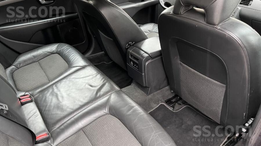 Pelēks Volvo V70 2007 Jelgava, ar dzinēja tilpumu 2.40 L un nobraukumu 273 tūkst. km par 2100 €, foto 17 vietnē AUTOMOTO.COM.LV