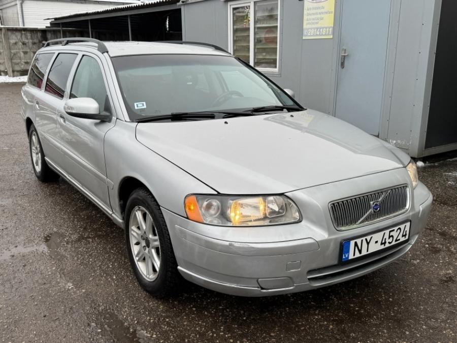 Grey Volvo V70 2007 in Riga, with an engine capacity of 2.40 L and mileage of 344 thousand km for 1690 €, photo 1 on AUTOMOTO.COM.LV