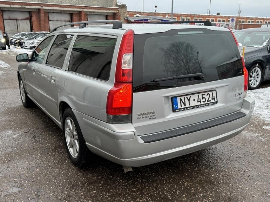 Grey Volvo V70 2007 in Riga, with an engine capacity of 2.40 L and mileage of 344 thousand km for 1690 €, photo 8 on AUTOMOTO.COM.LV
