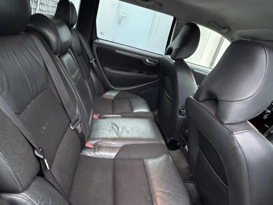 Grey Volvo V70 2007 in Riga, with an engine capacity of 2.40 L and mileage of 344 thousand km for 1690 €, photo 12 on AUTOMOTO.COM.LV