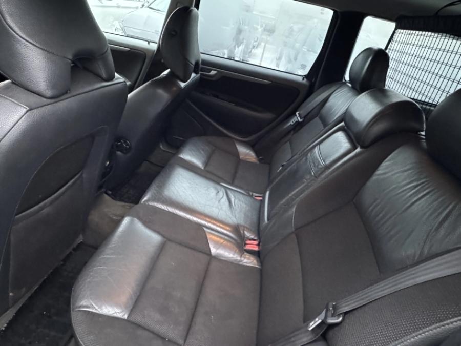 Grey Volvo V70 2007 in Riga, with an engine capacity of 2.40 L and mileage of 344 thousand km for 1690 €, photo 13 on AUTOMOTO.COM.LV