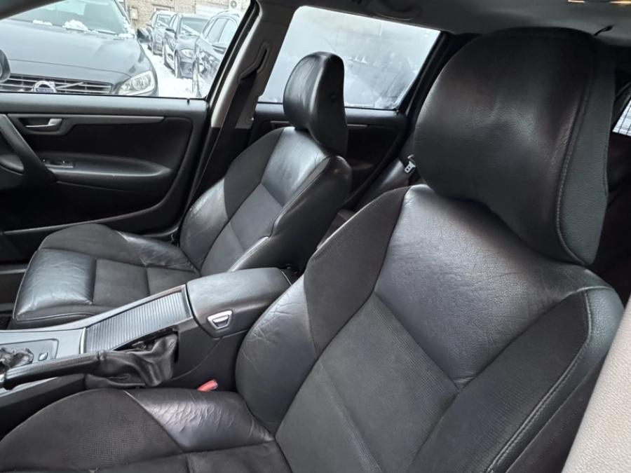 Grey Volvo V70 2007 in Riga, with an engine capacity of 2.40 L and mileage of 344 thousand km for 1690 €, photo 14 on AUTOMOTO.COM.LV