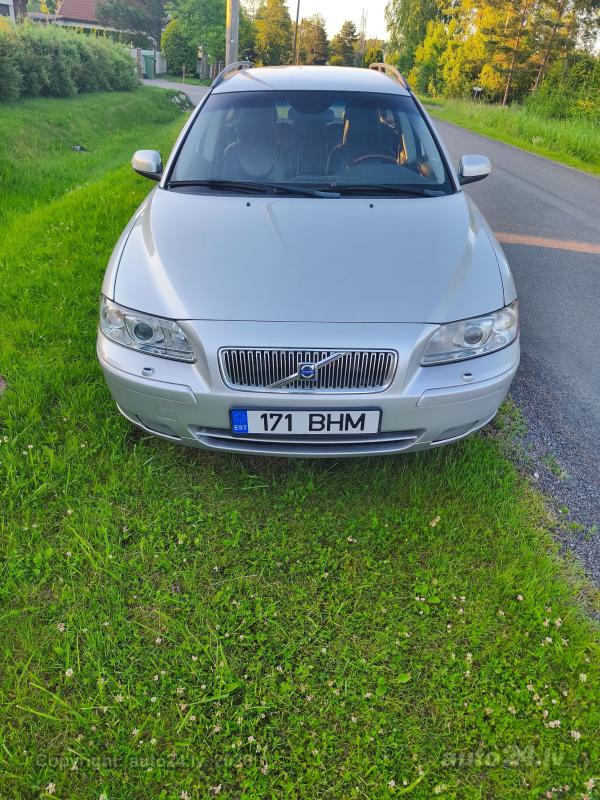 Pelēks Volvo V70 2007 Pērnava, ar dzinēja tilpumu 2.40 L un nobraukumu 193 tūkst. km par 4990 €, foto 1 vietnē AUTOMOTO.COM.LV