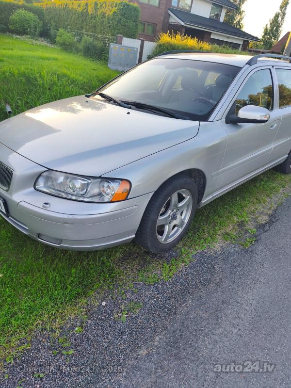 Pelēks Volvo V70 2007 Pērnava, ar dzinēja tilpumu 2.40 L un nobraukumu 193 tūkst. km par 4990 €, foto 2 vietnē AUTOMOTO.COM.LV