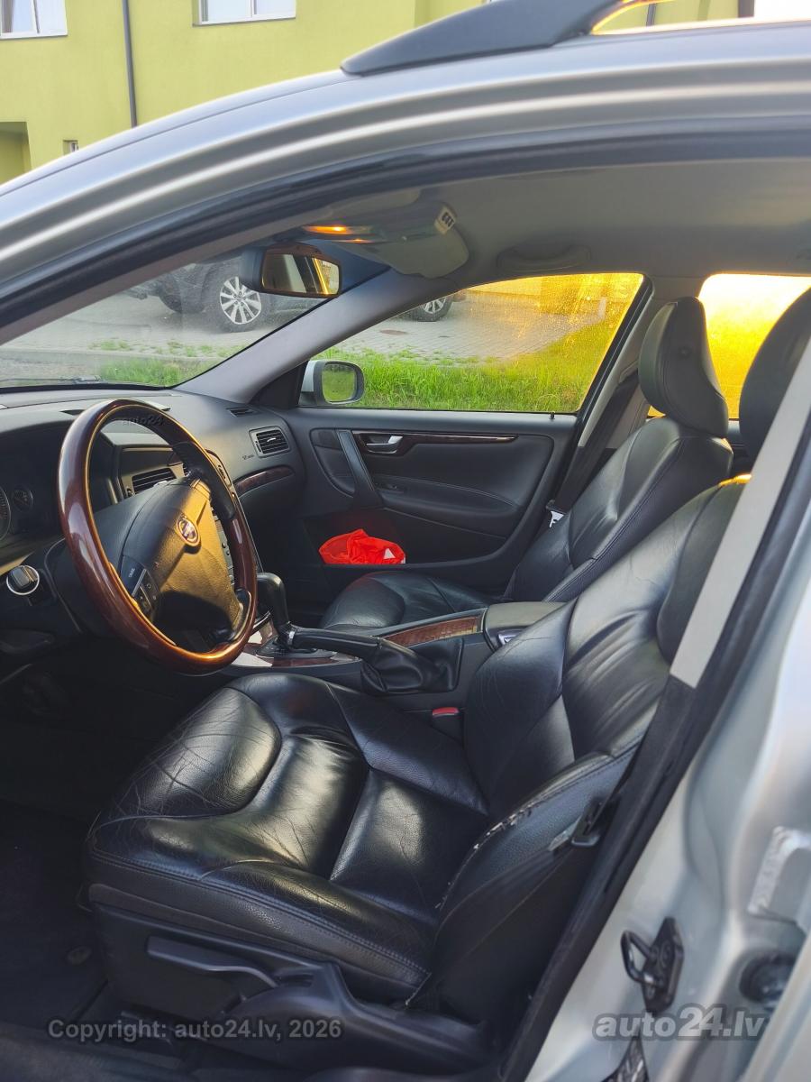 Pelēks Volvo V70 2007 Pērnava, ar dzinēja tilpumu 2.40 L un nobraukumu 193 tūkst. km par 4990 €, foto 5 vietnē AUTOMOTO.COM.LV