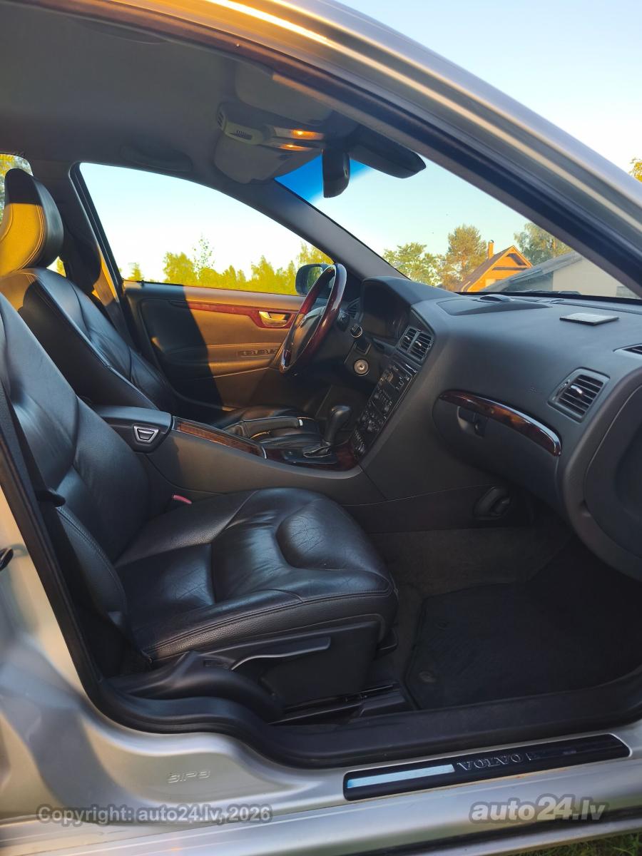 Pelēks Volvo V70 2007 Pērnava, ar dzinēja tilpumu 2.40 L un nobraukumu 193 tūkst. km par 4990 €, foto 6 vietnē AUTOMOTO.COM.LV
