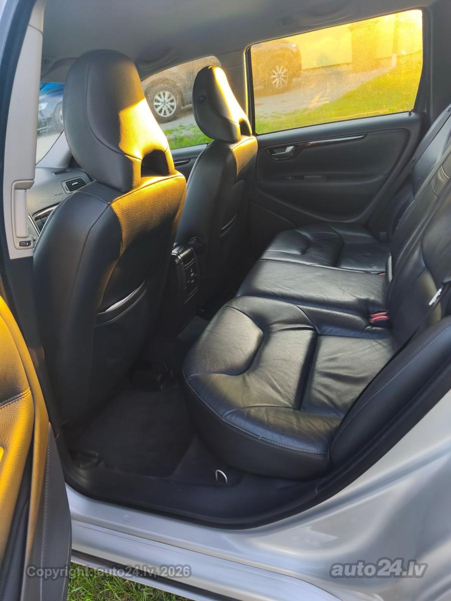 Pelēks Volvo V70 2007 Pērnava, ar dzinēja tilpumu 2.40 L un nobraukumu 193 tūkst. km par 4990 €, foto 7 vietnē AUTOMOTO.COM.LV