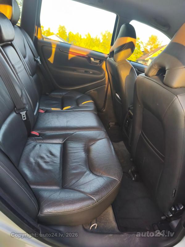 Pelēks Volvo V70 2007 Pērnava, ar dzinēja tilpumu 2.40 L un nobraukumu 193 tūkst. km par 4990 €, foto 7 vietnē AUTOMOTO.COM.LV