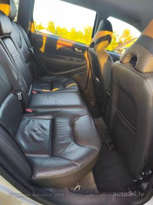 Pelēks Volvo V70 2007 Pērnava, ar dzinēja tilpumu 2.40 L un nobraukumu 193 tūkst. km par 4990 €, foto 8 vietnē AUTOMOTO.COM.LV