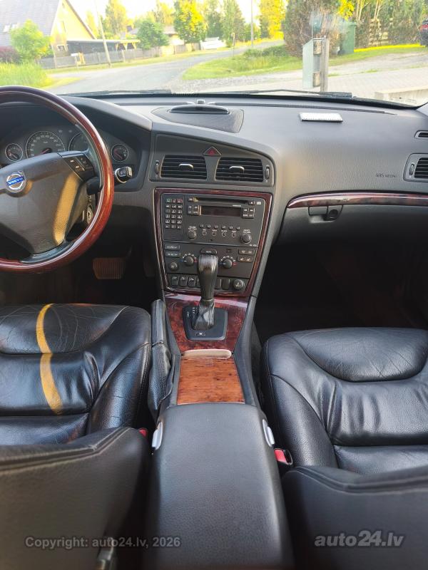 Pelēks Volvo V70 2007 Pērnava, ar dzinēja tilpumu 2.40 L un nobraukumu 193 tūkst. km par 4990 €, foto 8 vietnē AUTOMOTO.COM.LV