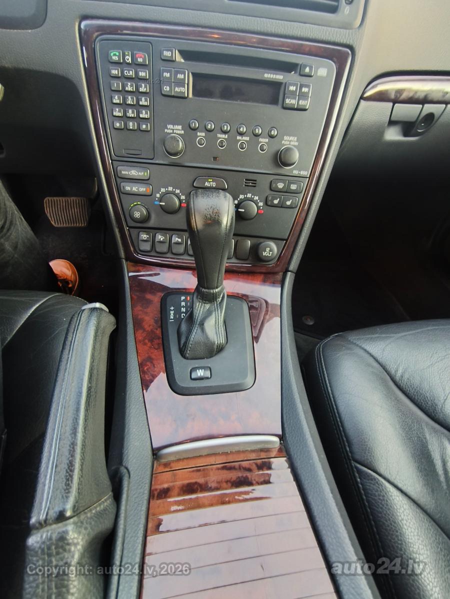 Pelēks Volvo V70 2007 Pērnava, ar dzinēja tilpumu 2.40 L un nobraukumu 193 tūkst. km par 4990 €, foto 10 vietnē AUTOMOTO.COM.LV