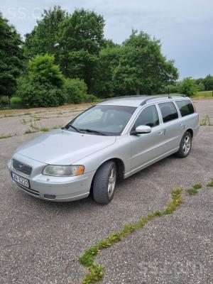 Pelēks Volvo V70 2007 Rīga, ar dzinēja tilpumu 2.40 L un nobraukumu 333 tūkst. km par 1600 €, foto  vietnē AUTOMOTO.COM.LV