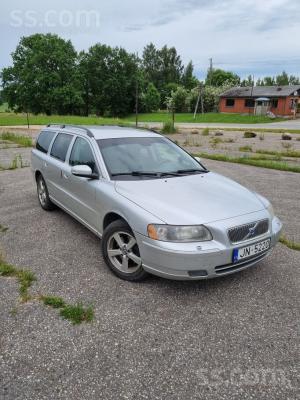 Grey Volvo V70 2007 in Riga, with an engine capacity of 2.40 L and mileage of 333 thousand km for 1600 €, photo 3 on AUTOMOTO.COM.LV