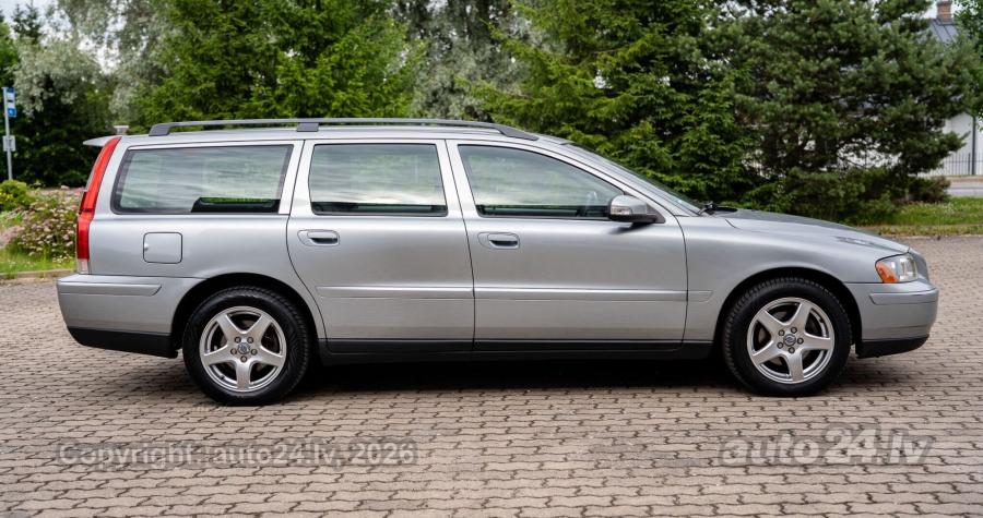 Grey Volvo V70 2007 in Paide, with an engine capacity of 2.40 L and mileage of 425 thousand km for 3490 €, photo 8 on AUTOMOTO.COM.LV