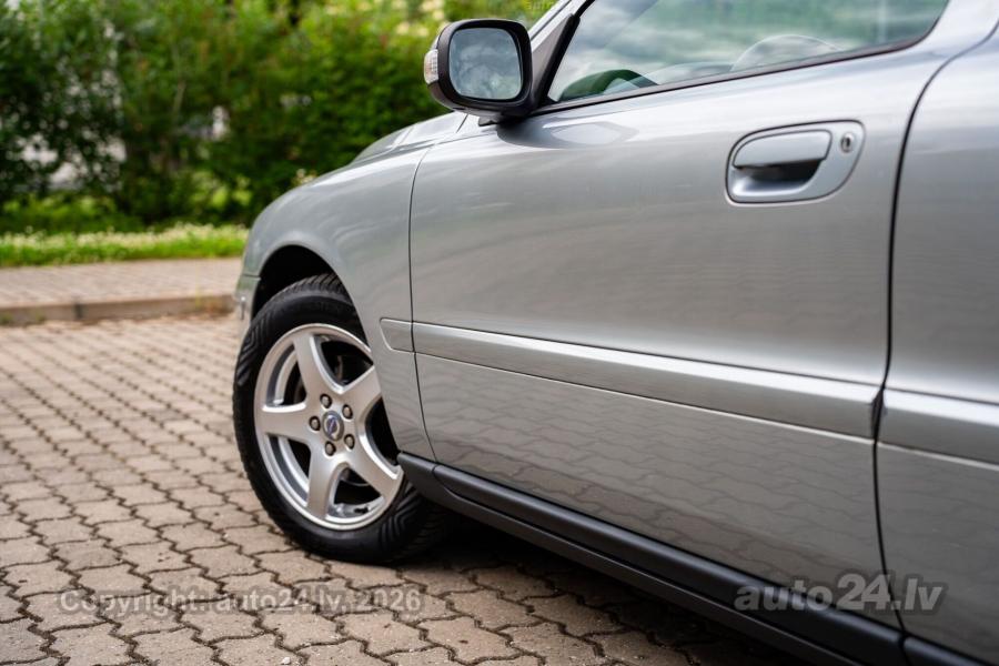 Grey Volvo V70 2007 in Paide, with an engine capacity of 2.40 L and mileage of 425 thousand km for 3490 €, photo 12 on AUTOMOTO.COM.LV