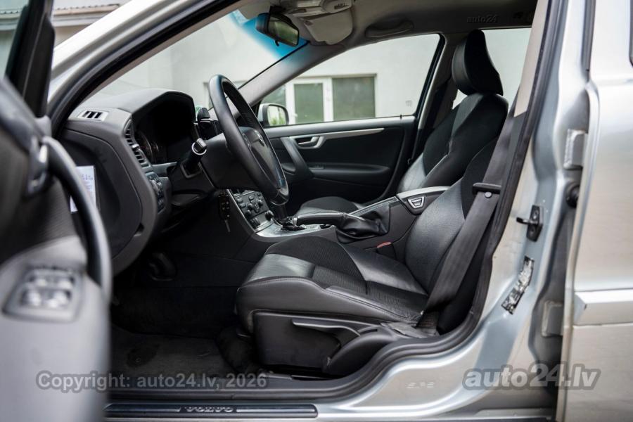 Grey Volvo V70 2007 in Paide, with an engine capacity of 2.40 L and mileage of 425 thousand km for 3490 €, photo 13 on AUTOMOTO.COM.LV