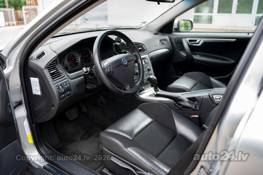 Grey Volvo V70 2007 in Paide, with an engine capacity of 2.40 L and mileage of 425 thousand km for 3490 €, photo 14 on AUTOMOTO.COM.LV