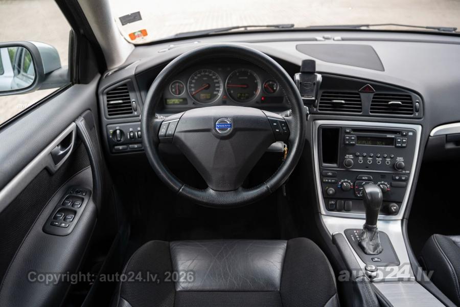 Grey Volvo V70 2007 in Paide, with an engine capacity of 2.40 L and mileage of 425 thousand km for 3490 €, photo 16 on AUTOMOTO.COM.LV