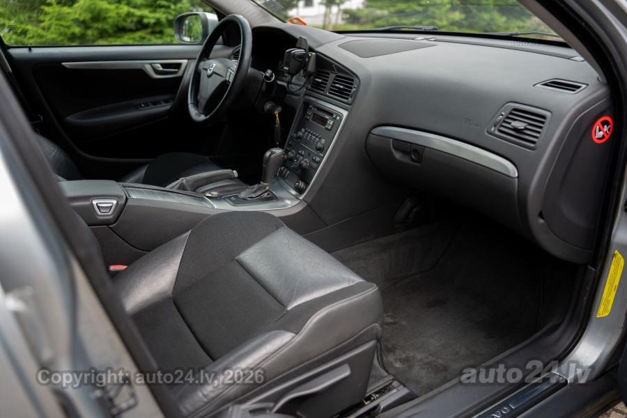 Grey Volvo V70 2007 in Paide, with an engine capacity of 2.40 L and mileage of 425 thousand km for 3490 €, photo 19 on AUTOMOTO.COM.LV
