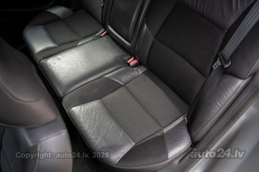 Grey Volvo V70 2007 in Paide, with an engine capacity of 2.40 L and mileage of 425 thousand km for 3490 €, photo 21 on AUTOMOTO.COM.LV