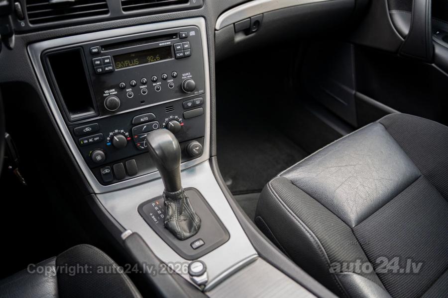 Grey Volvo V70 2007 in Paide, with an engine capacity of 2.40 L and mileage of 425 thousand km for 3490 €, photo 23 on AUTOMOTO.COM.LV