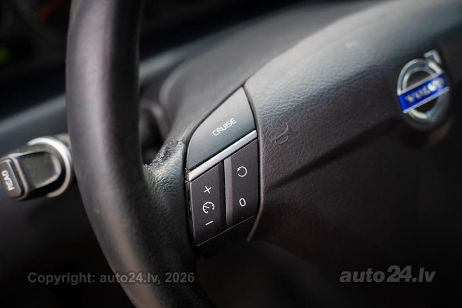 Grey Volvo V70 2007 in Paide, with an engine capacity of 2.40 L and mileage of 425 thousand km for 3490 €, photo 28 on AUTOMOTO.COM.LV