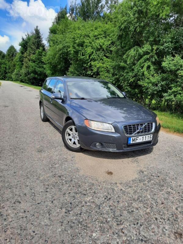 Pelēks Volvo V70 2007 Ogre, ar dzinēja tilpumu 2.40 L un nobraukumu 363 tūkst. km par 3150 €, foto 1 vietnē AUTOMOTO.COM.LV