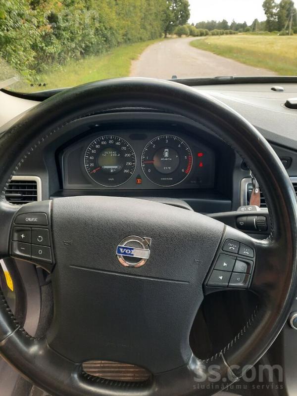 Pelēks Volvo V70 2007 Ogre, ar dzinēja tilpumu 2.40 L un nobraukumu 363 tūkst. km par 3150 €, foto 5 vietnē AUTOMOTO.COM.LV