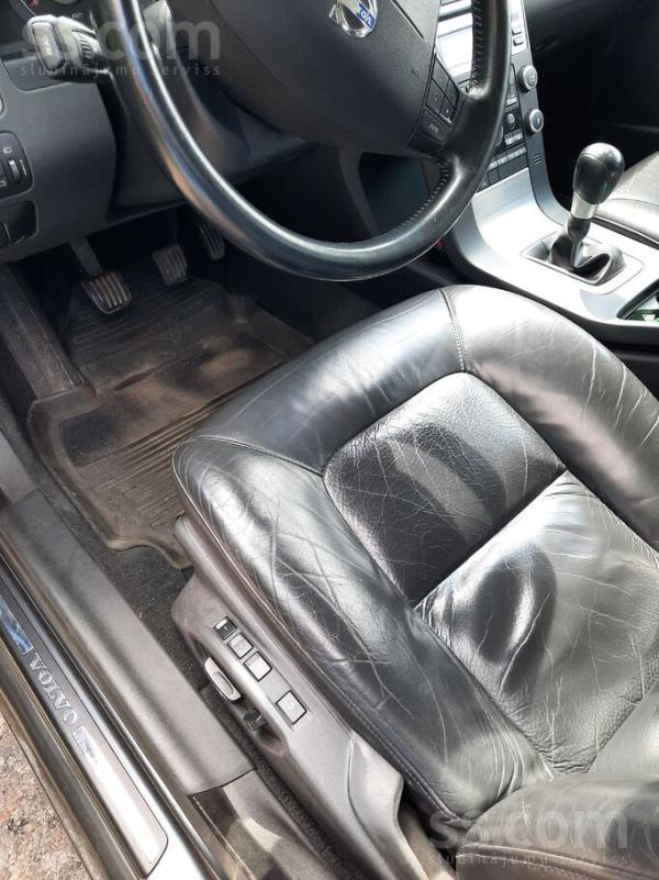 Pelēks Volvo V70 2007 Ogre, ar dzinēja tilpumu 2.40 L un nobraukumu 363 tūkst. km par 3150 €, foto 10 vietnē AUTOMOTO.COM.LV